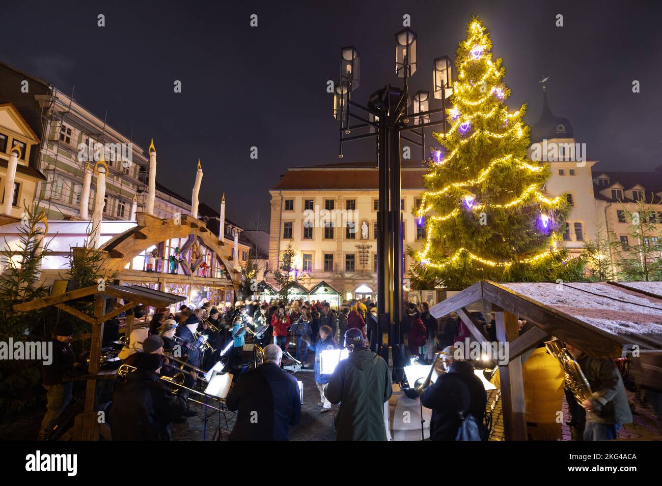 Gotha, Germany. 21st Nov, 2022. Brass players play for the opening of ...