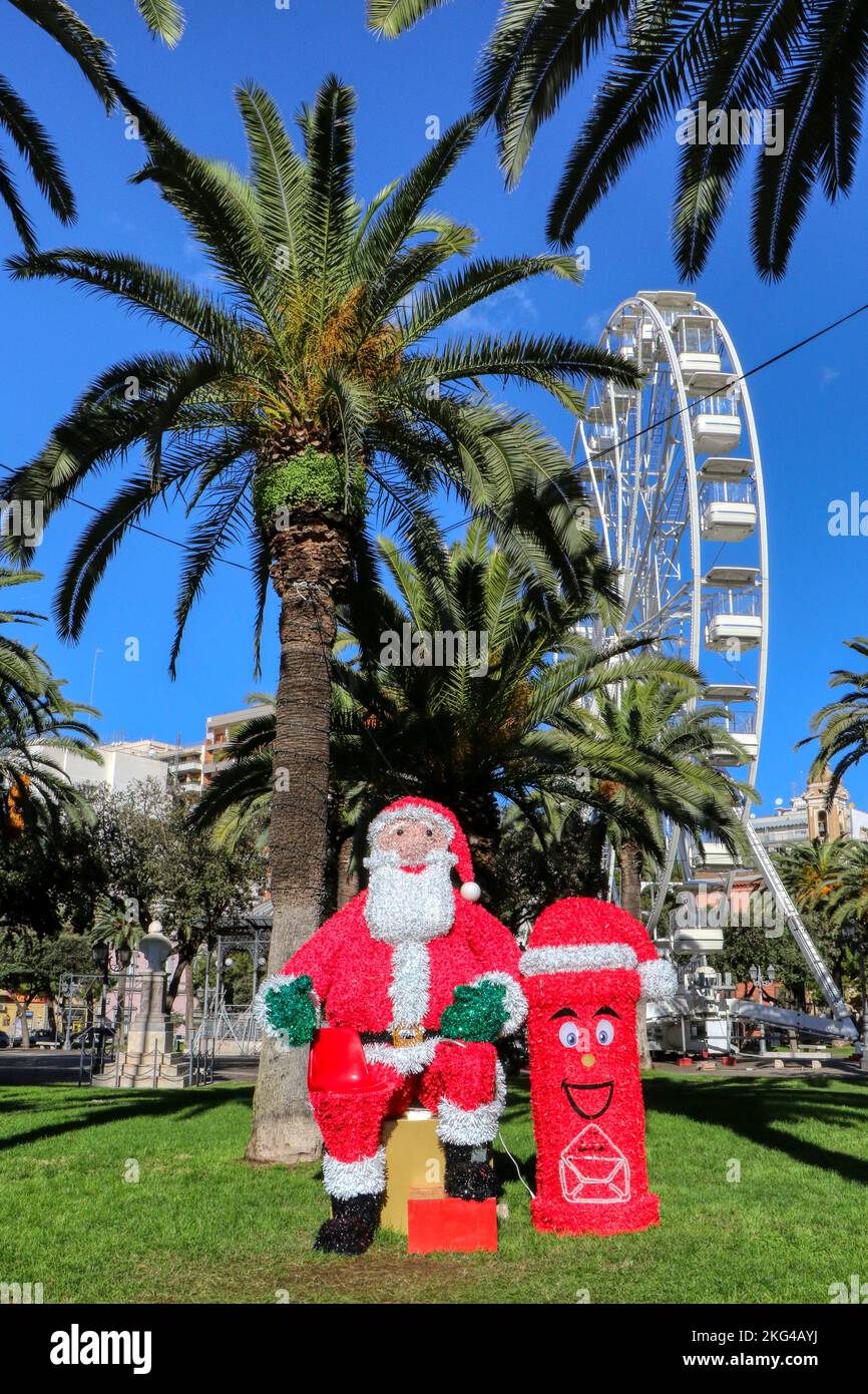 Christmas decorations. Santa Claus with a letter box in a garden with ...
