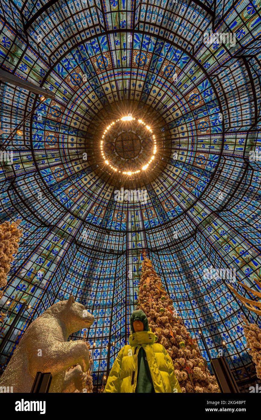 Boulevard Haussmann. View inside the Canopy of a famous big store Stock ...