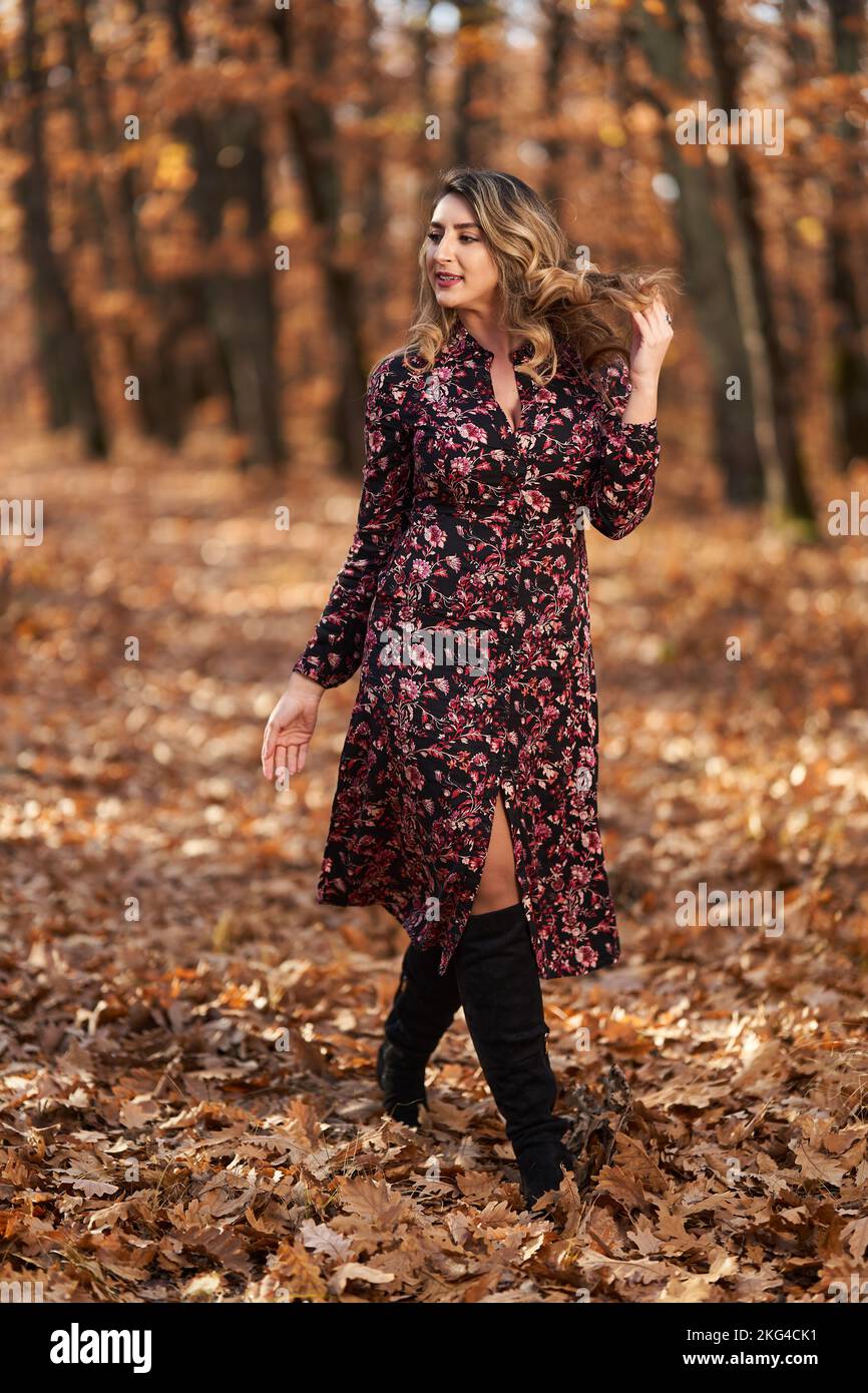 Outdoor portrait pretty plus size model hi-res stock photography and ...