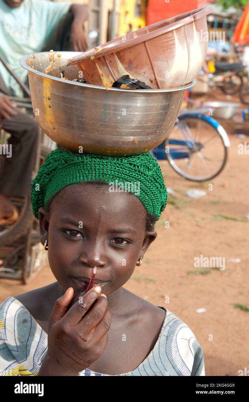 Girl carrying bowls on her head, Natitingou, Atacora, Benin. In Africa ...