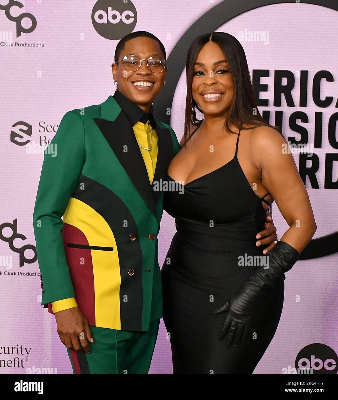 Jessica Betts and Niecy Nash attend the 2022 American Music Awards at ...