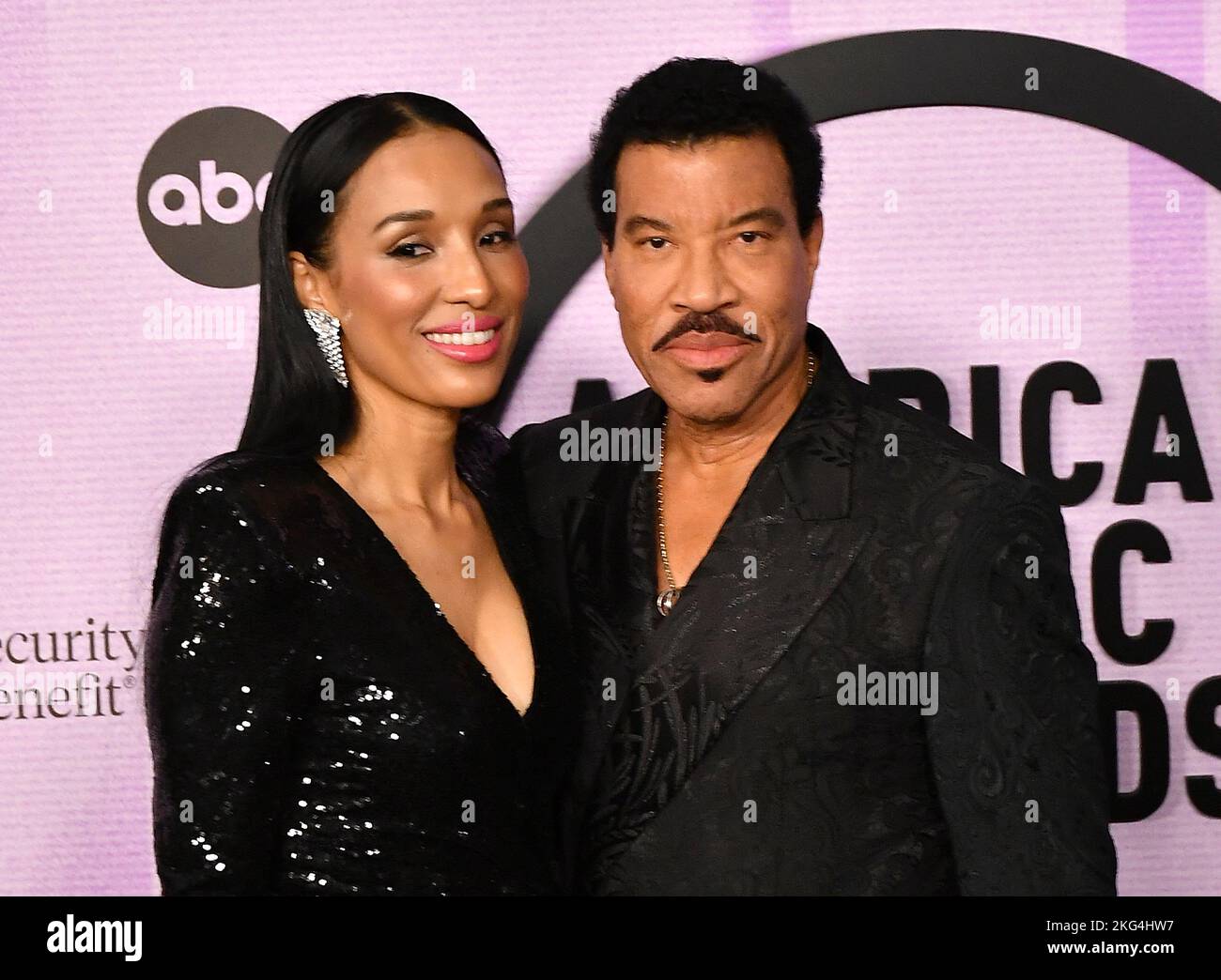 Lionel Richie, Lisa Parigi attend the 2022 American Music Awards at ...