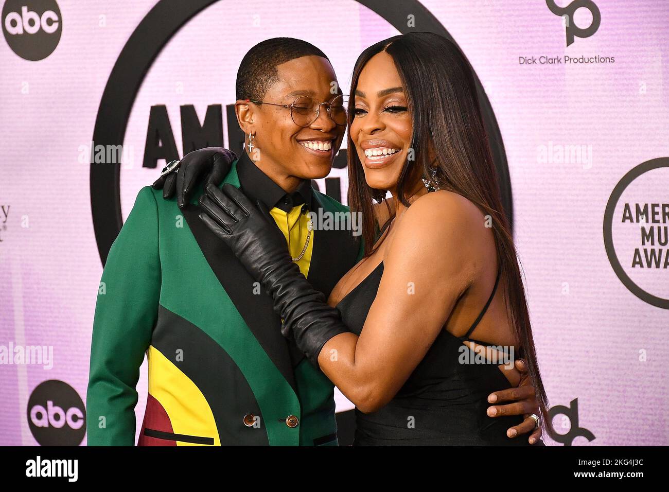 Jessica Betts and Niecy Nash attend the 2022 American Music Awards at ...