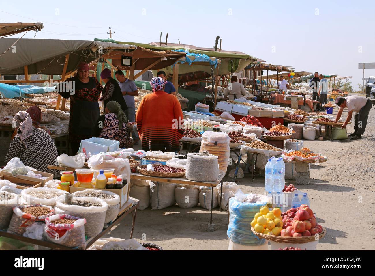 Local market, Tahtakaracha Pass, Zarafshon Range, Pamir Alay mountains ...