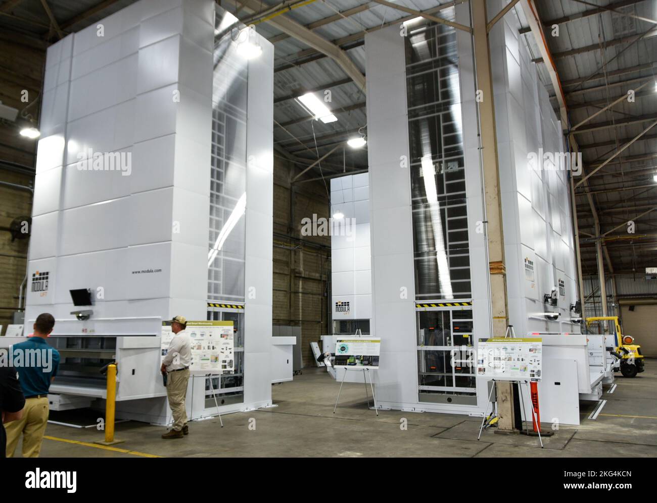 5g smart warehouse hi-res stock photography and images - Alamy