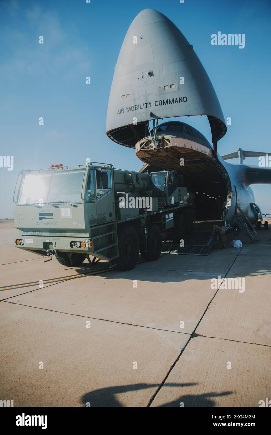 U.S. Marines with 1st Landing Support Battalion, 1st Marine Logistics ...