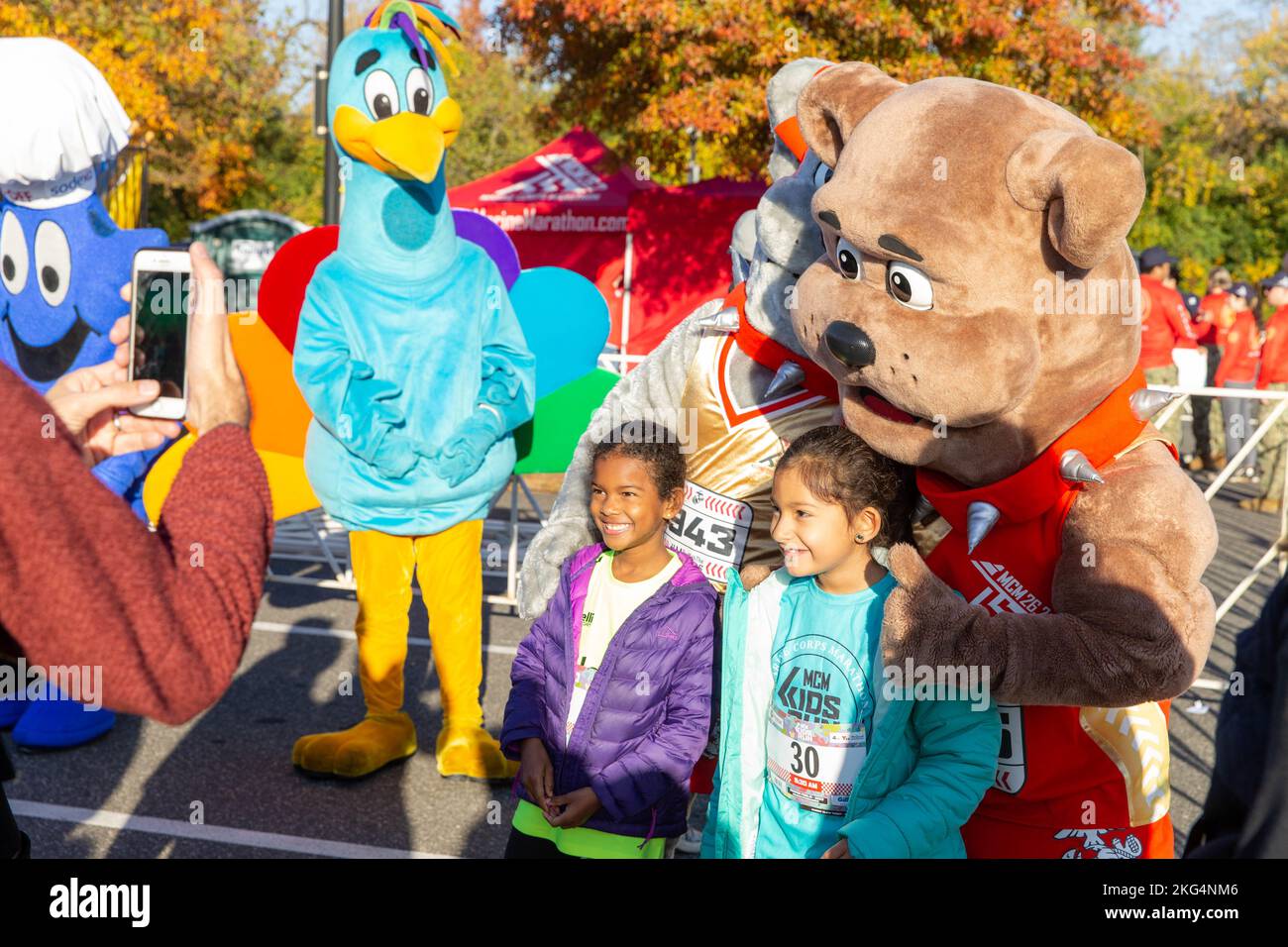 Marines mascots hi-res stock photography and images - Alamy
