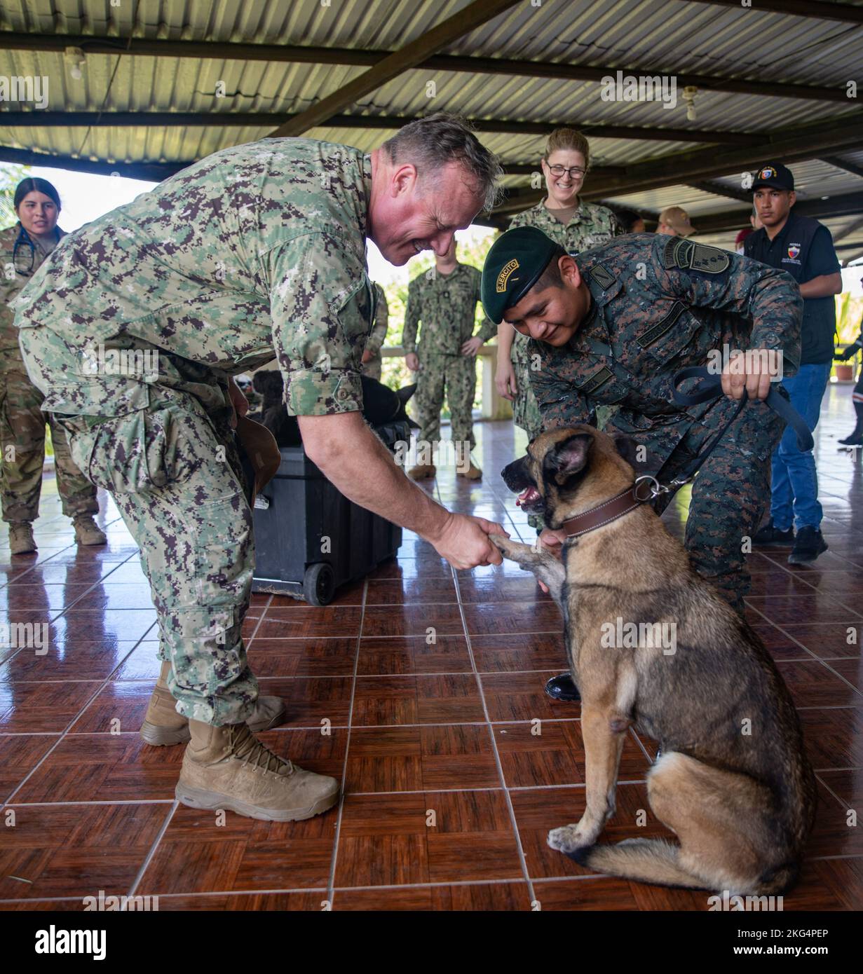 221029-N-VQ841-1102 PUERTO BARRIOS, Guatemala (Oct. 29, 2022) Capt ...