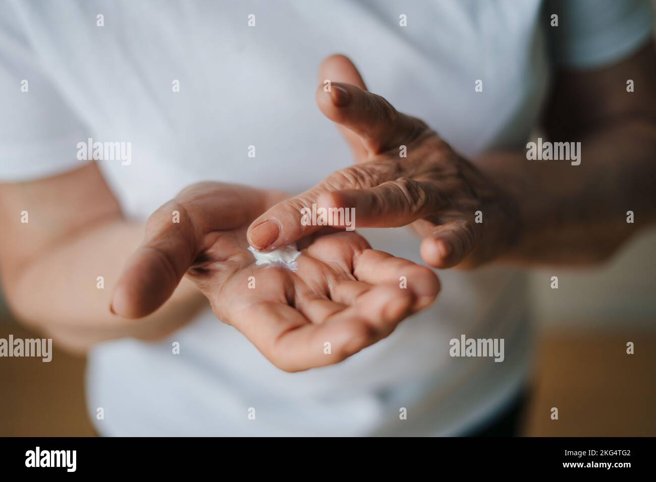 White lady hands palm hi-res stock photography and images - Alamy