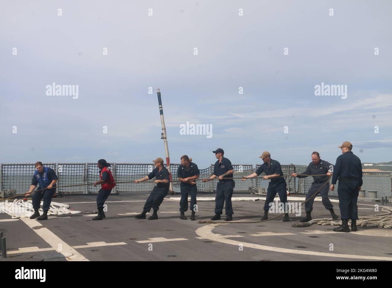 221029-N-YM667-0002 PONCE, PUERTO RICO. (Oct. 29, 2022) – Line handlers ...
