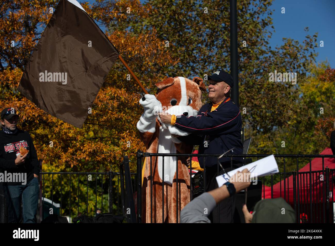 Rick Nealis, Marine Corps Marathon Race Director, interacts with ...