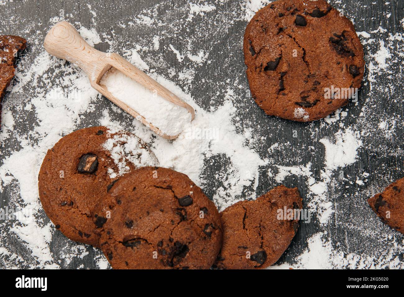 Fresh chocolate cookies chips hi-res stock photography and images - Alamy