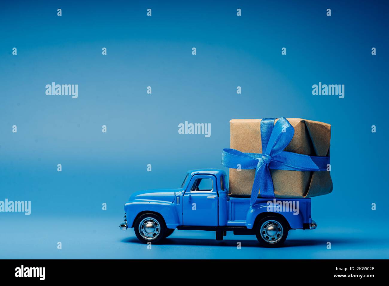 Car as a gift hi-res stock photography and images - Alamy