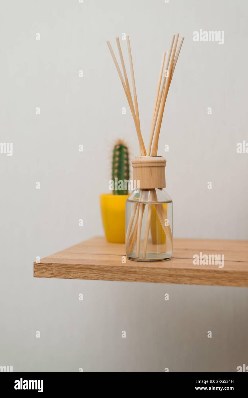 Wood sticks diffuser hi-res stock photography and images - Alamy