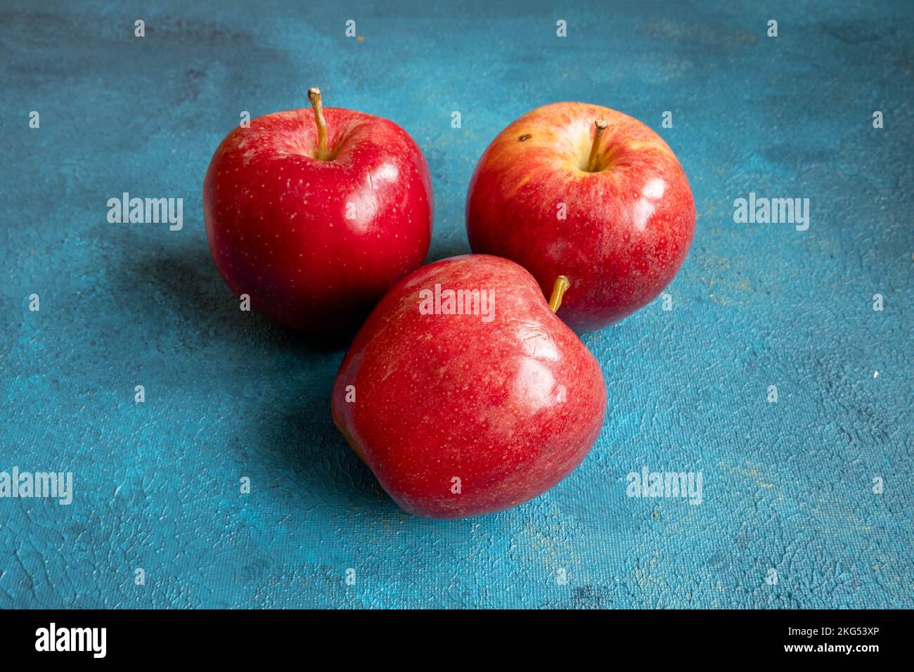 Blue apples hi-res stock photography and images - Alamy