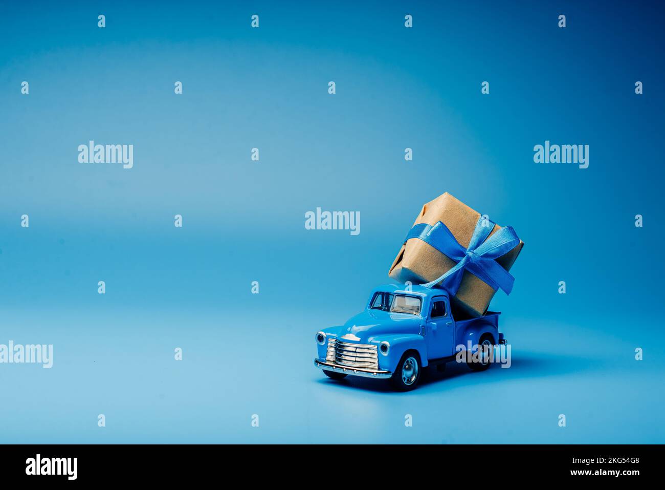 Little delivery car box hi-res stock photography and images - Alamy