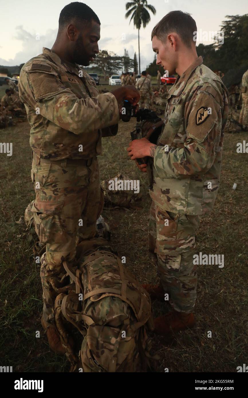 U.S. Army Soldiers with Bravo Company, 1st Battalion, 27th Infantry ...