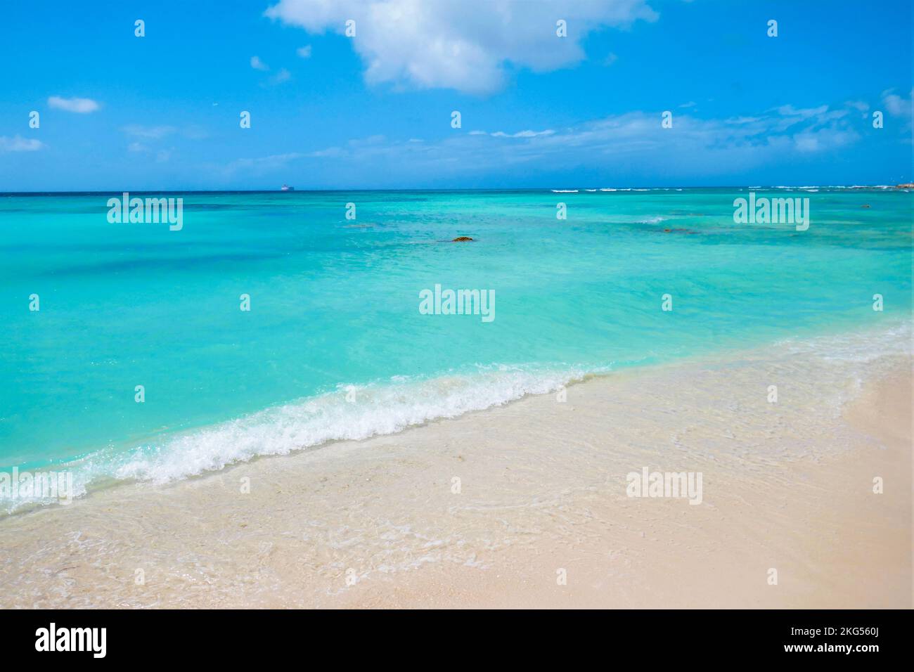 Beautiful turquoise sea luxury beach hi-res stock photography and ...