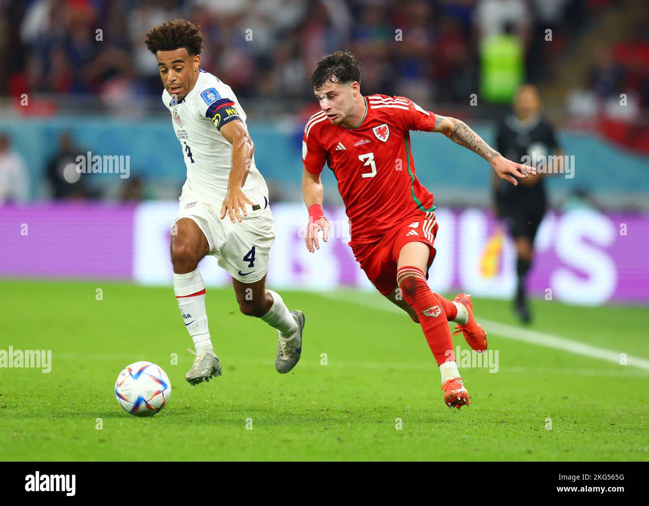 21 November 2022, Qatar, Ar-Rayyan: Soccer: World Cup, USA - Wales ...
