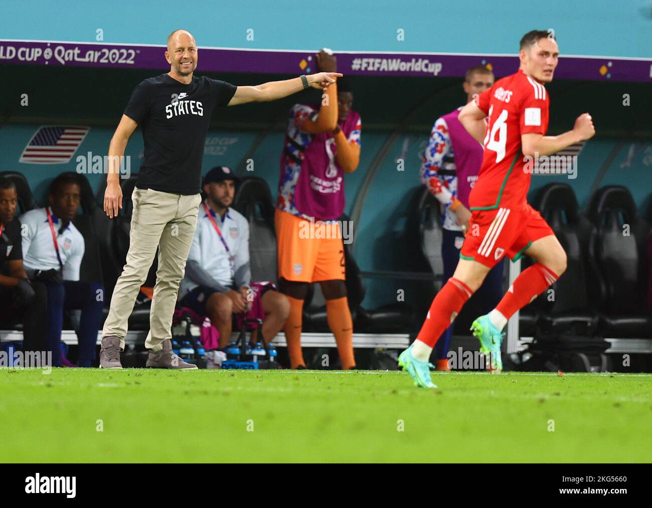 21 November 2022, Qatar, Ar-Rayyan: Soccer: World Cup, USA - Wales ...