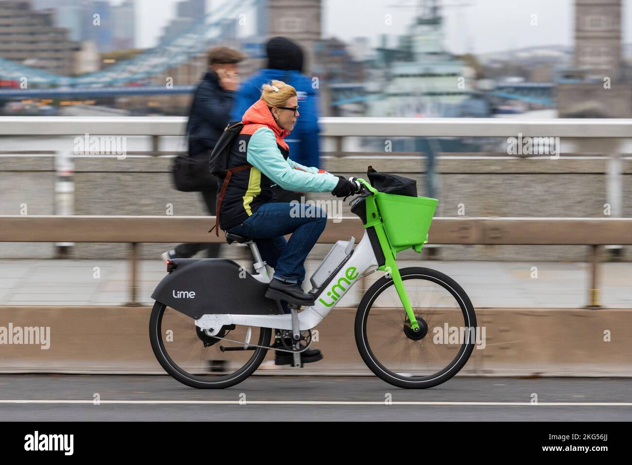 Lime e bike hi-res stock photography and images - Alamy