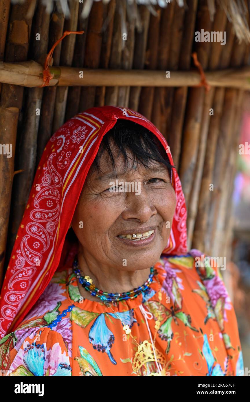 Portrait of a Guna woman Stock Photo - Alamy