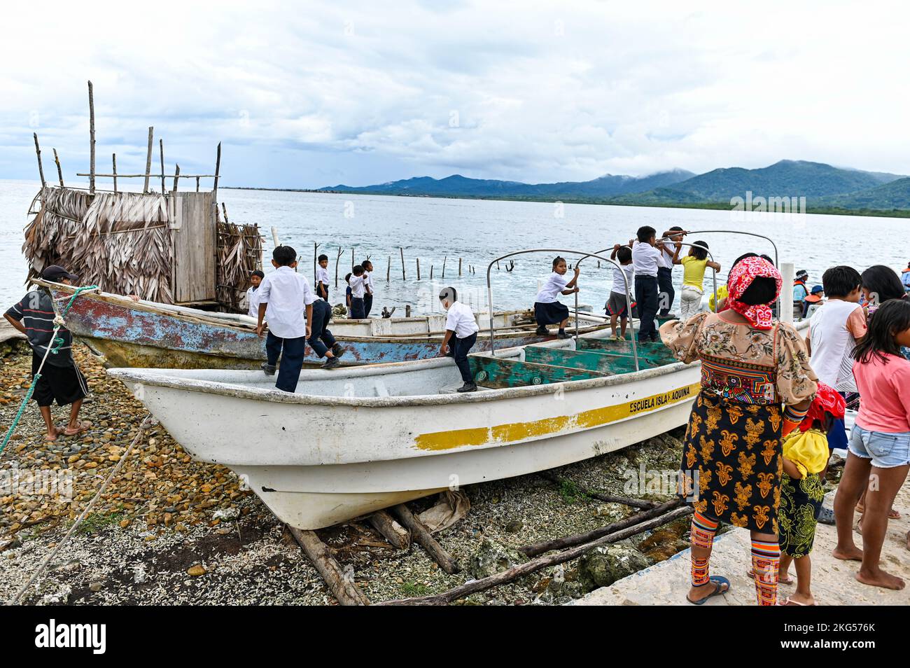 Guna yala children hi-res stock photography and images - Alamy