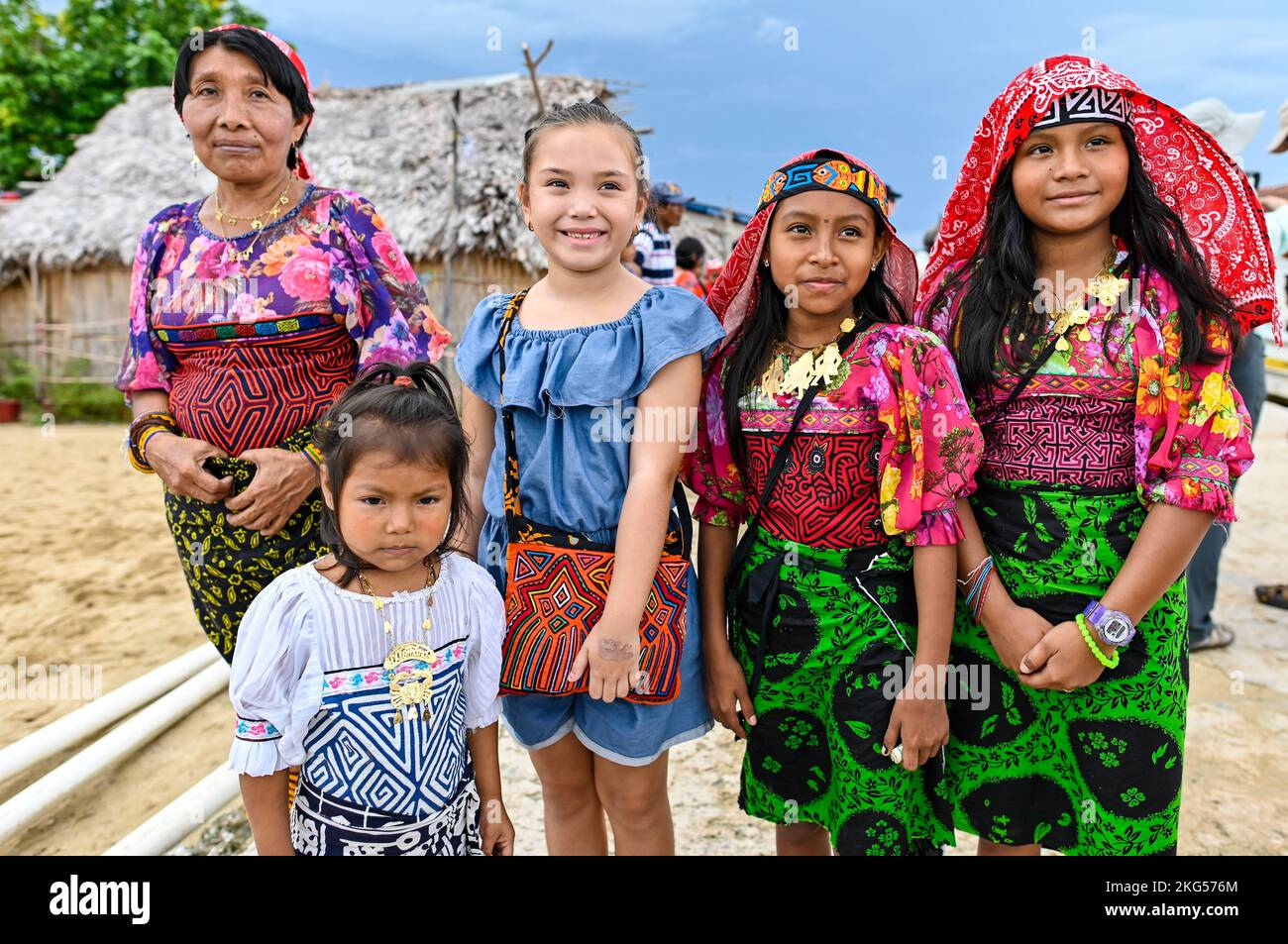 Indigenous guna children interacting with visitors Stock Photo - Alamy