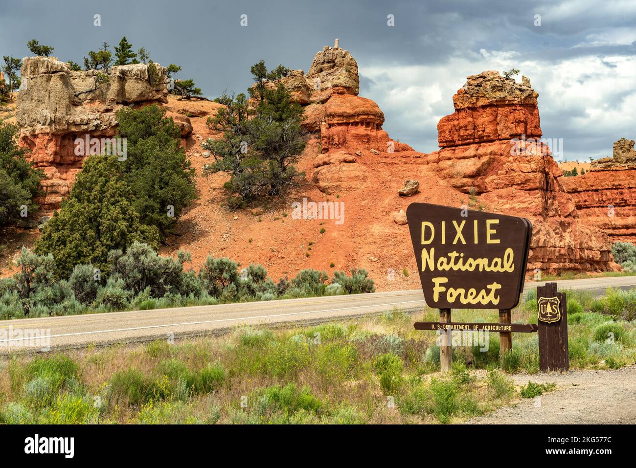 The welcoming signboard of the Dixie National Forest of Utah with the ...