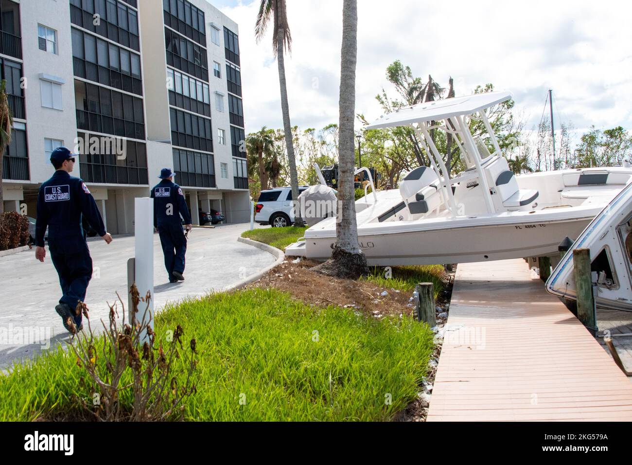 Coast Guard Pacific Strike Team members Petty Officer 2nd Class Daniel ...