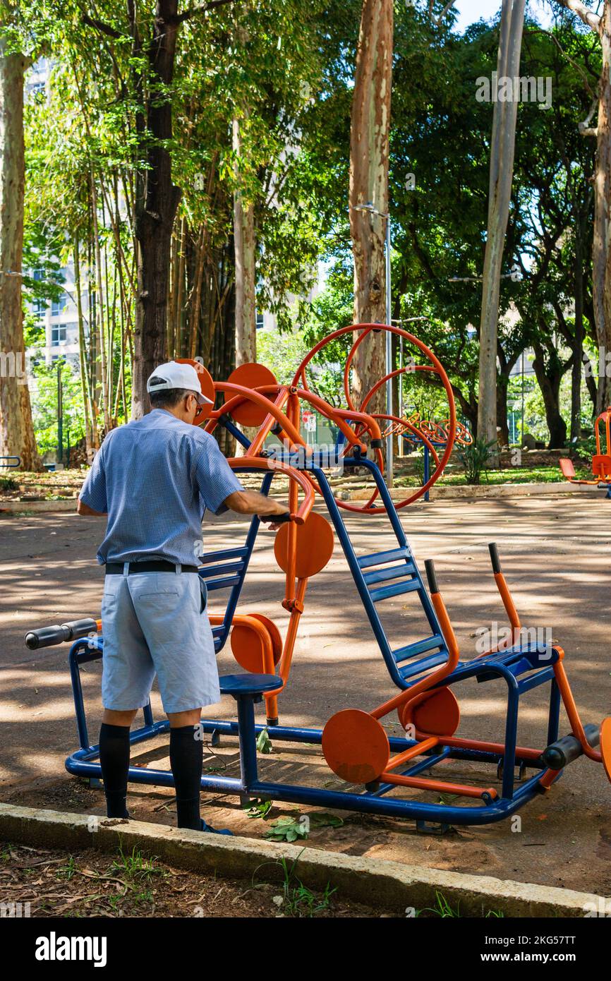 Outdoor gym equipment hi-res stock photography and images - Alamy
