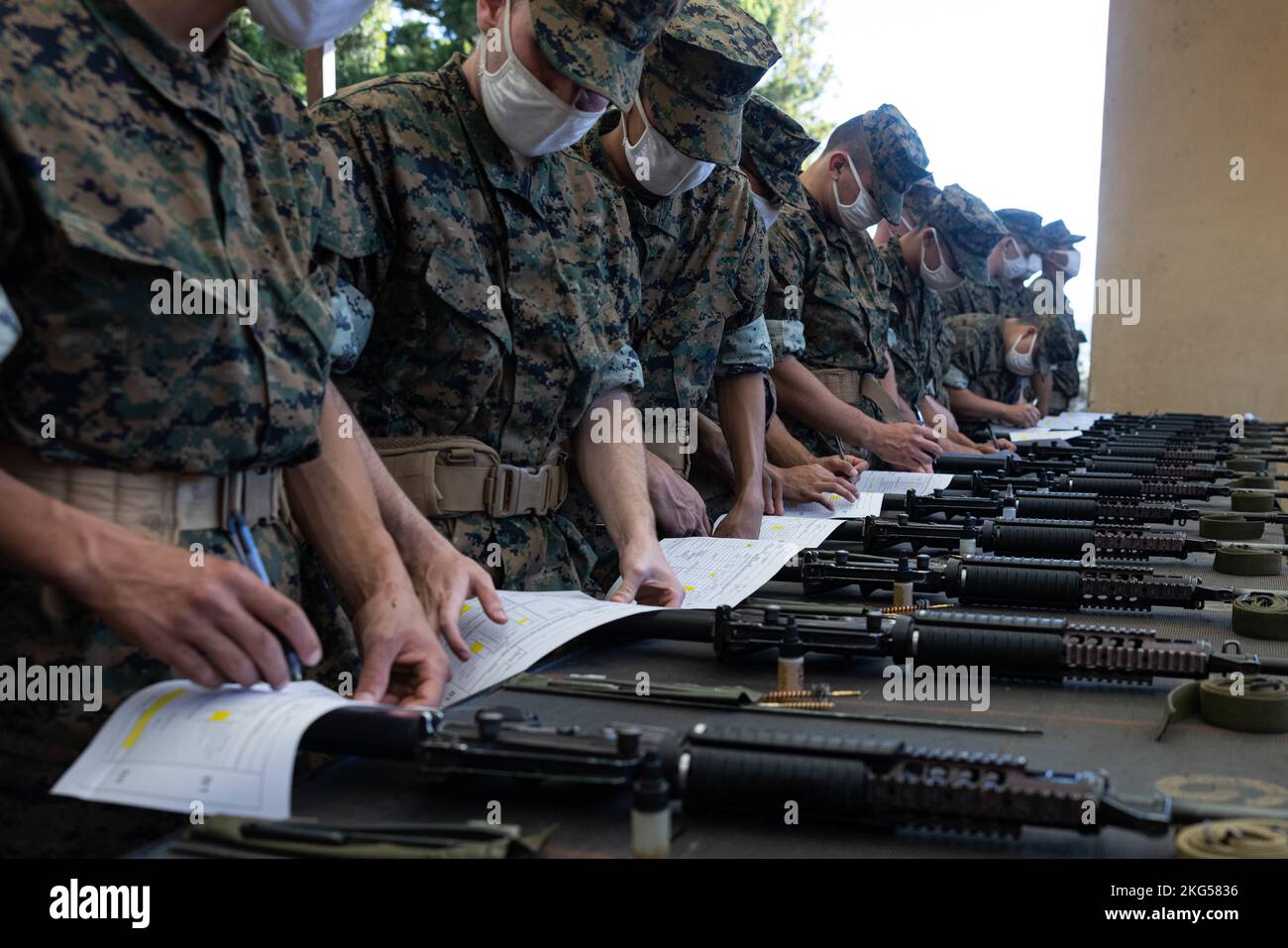 U.S. Marine Corps recruits with Bravo Company, 1st Recruit Training ...