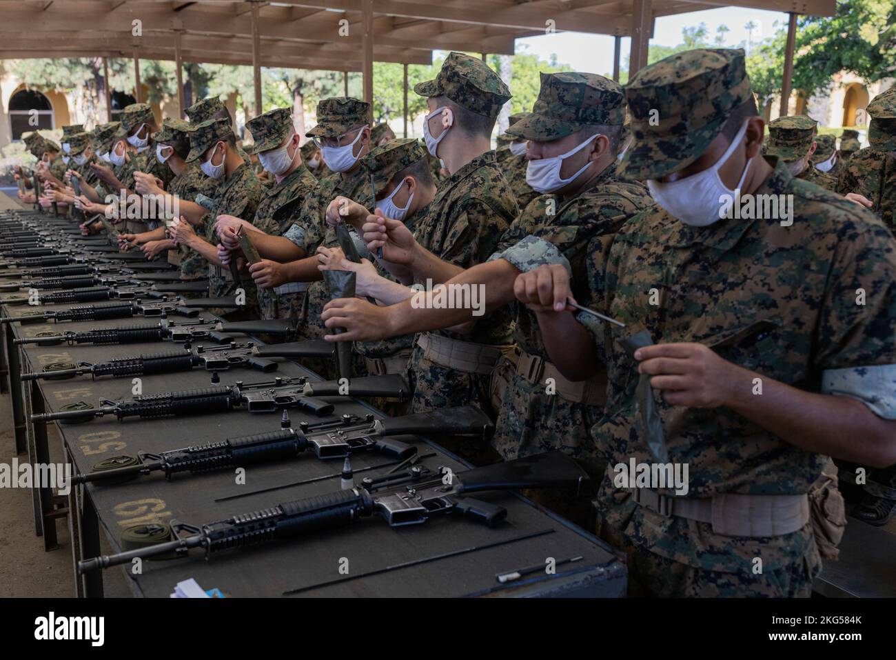 U.S. Marine Corps recruits with Bravo Company, 1st Recruit Training ...
