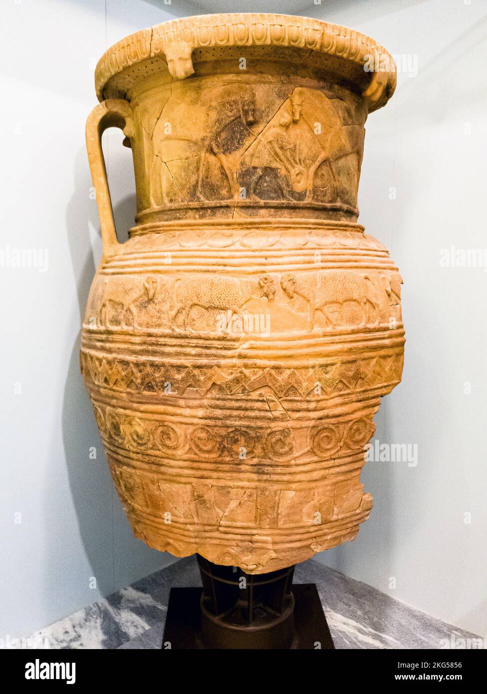 Greek historical artifacts from Heraklion museum Crete Stock Photo - Alamy