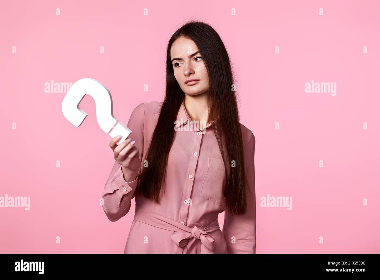 beautiful caucasian woman with question mark on pink background Stock ...