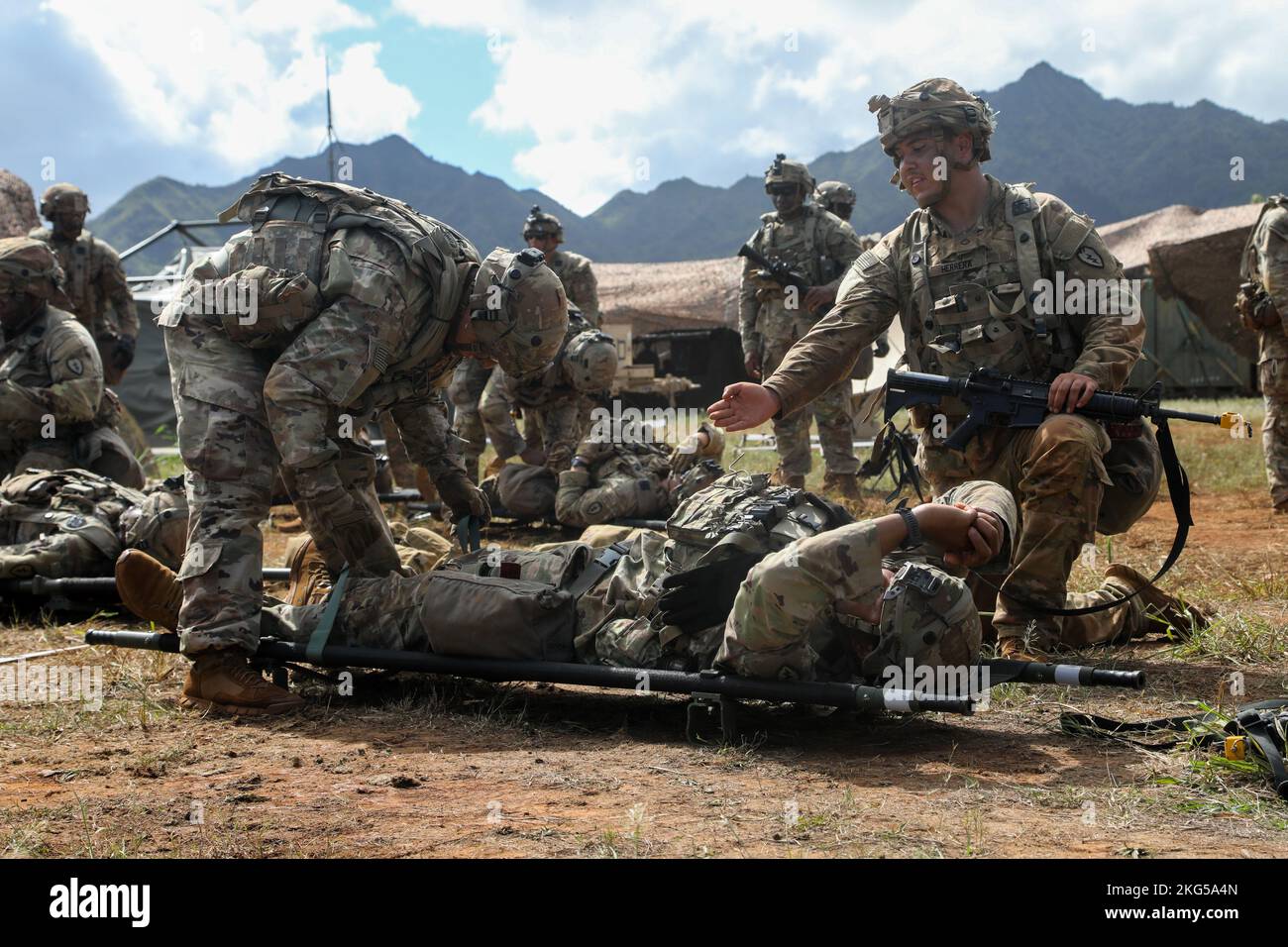 U.S. Army Soldiers from 524th Division Sustainment Support Battalion ...