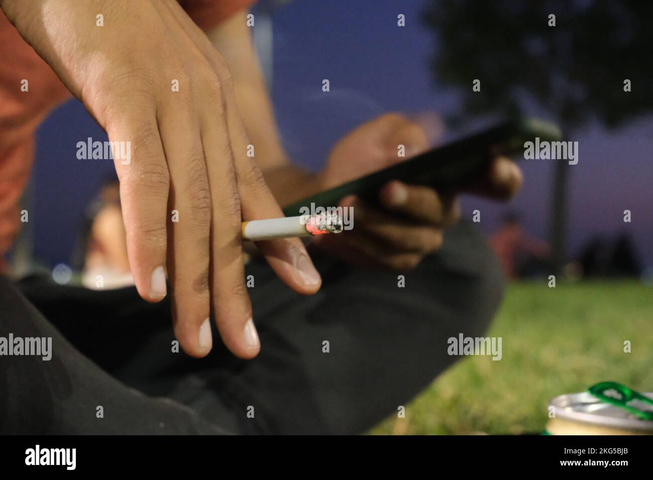 Smoking hand rolled cigarette hi-res stock photography and images - Alamy