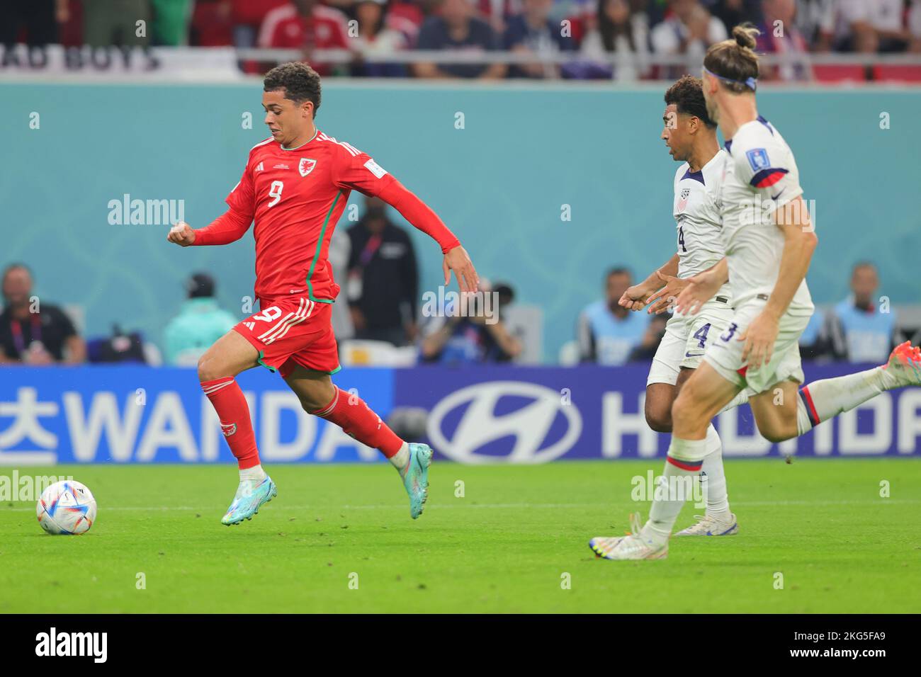 Ar Rayyan, Qatar. 21st Nov, 2022. Brennan Johnson of Wales attacks on ...