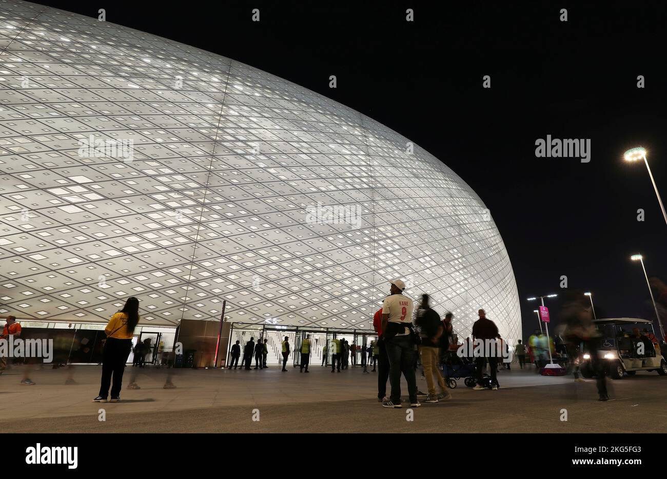 Doha stadium world cup night hi-res stock photography and images - Alamy