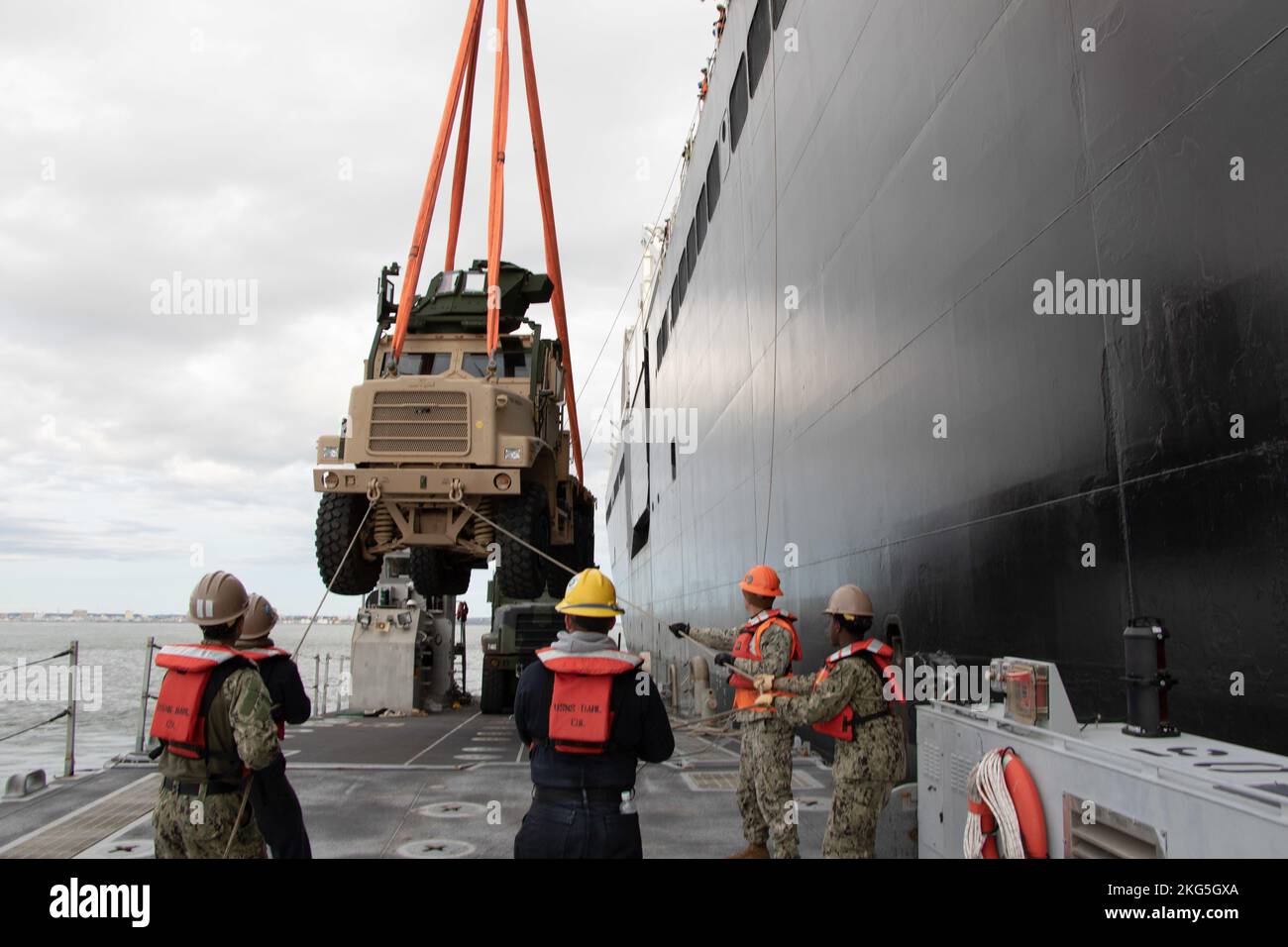 221005-N-DK042-1197 PORT OF KUSHIRO, Japan (Oct. 5, 2022) Sailors from ...