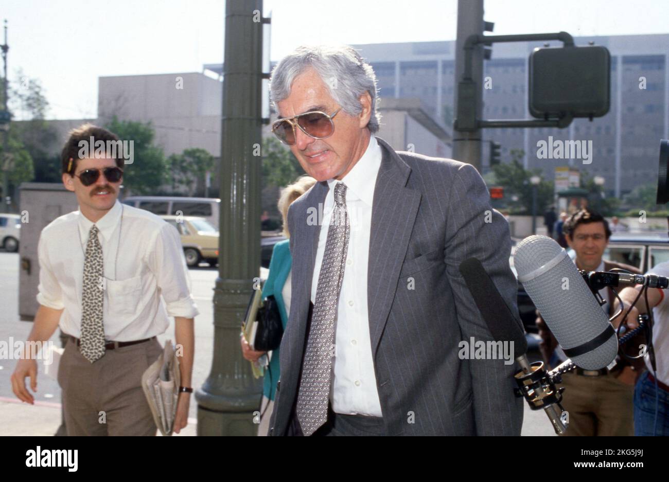 John DeLorean at U.S. Federal Courthouse in Los Angeles to hear Jury's ...