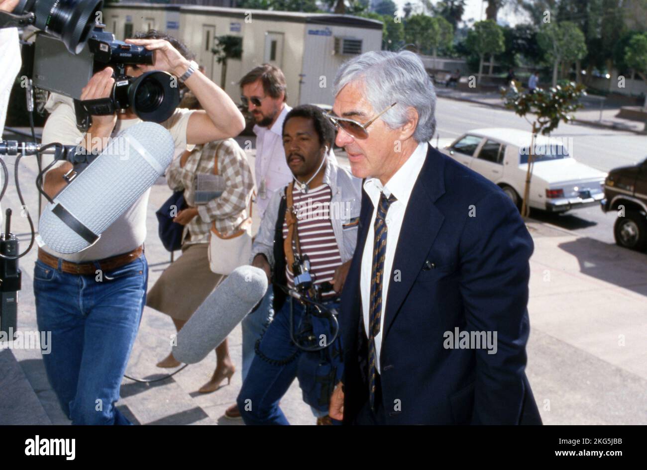 John DeLorean at U.S. Federal Courthouse in Los Angeles to hear Jury's ...