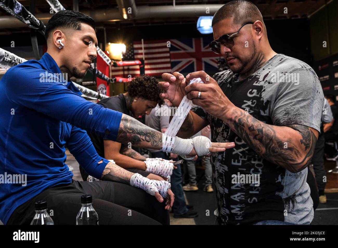 Los Angeles, CA, USA. 21st Nov, 2022. Boxing legend and former world ...