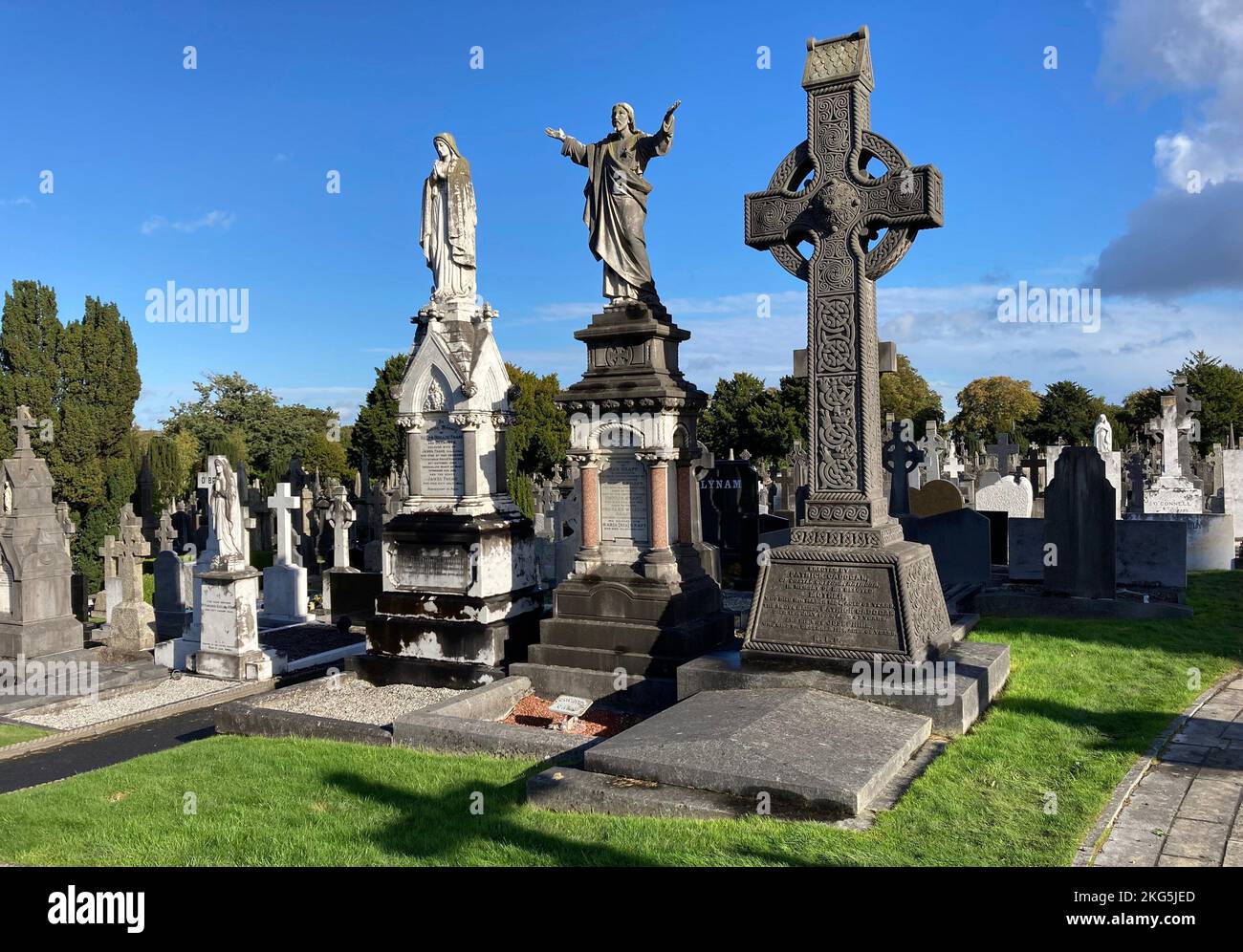 Dublin, Ireland. 5th Oct, 2022. 20221005 - Sculpted figures of the ...