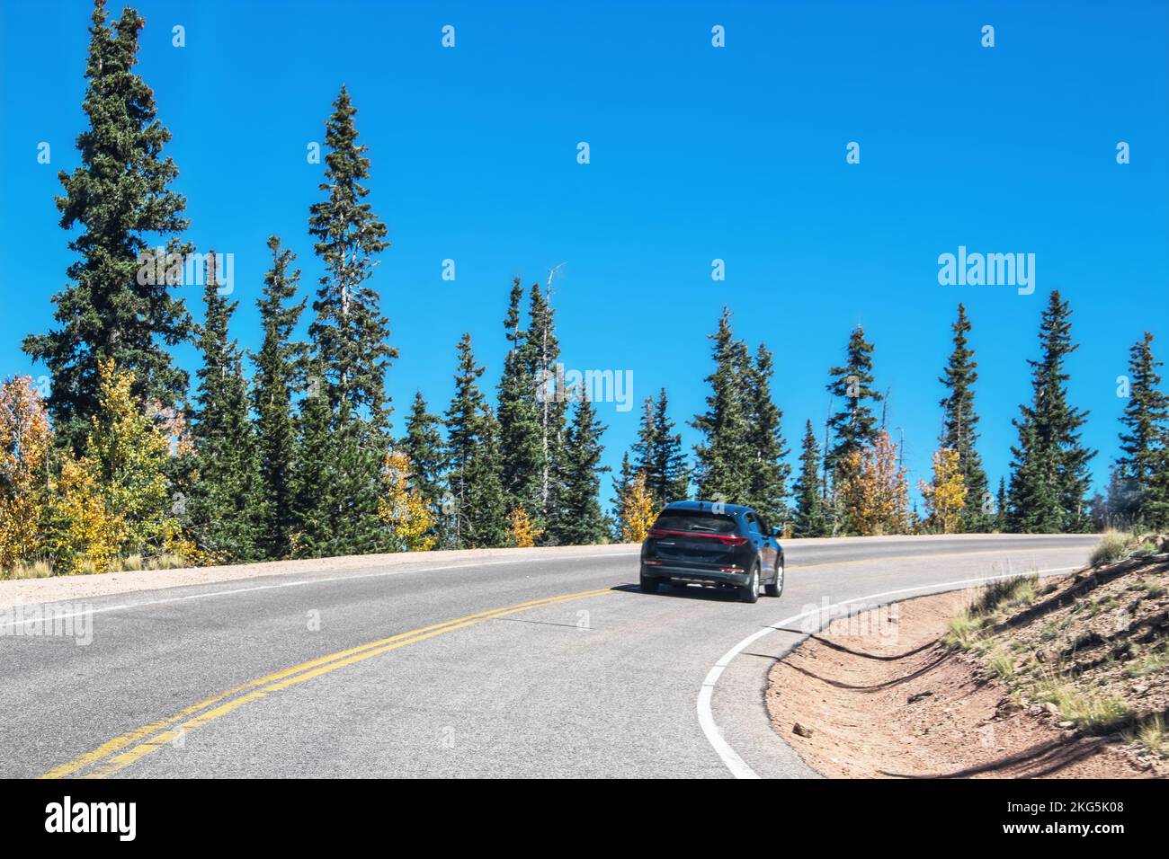 Serpentine two lane road hi-res stock photography and images - Alamy