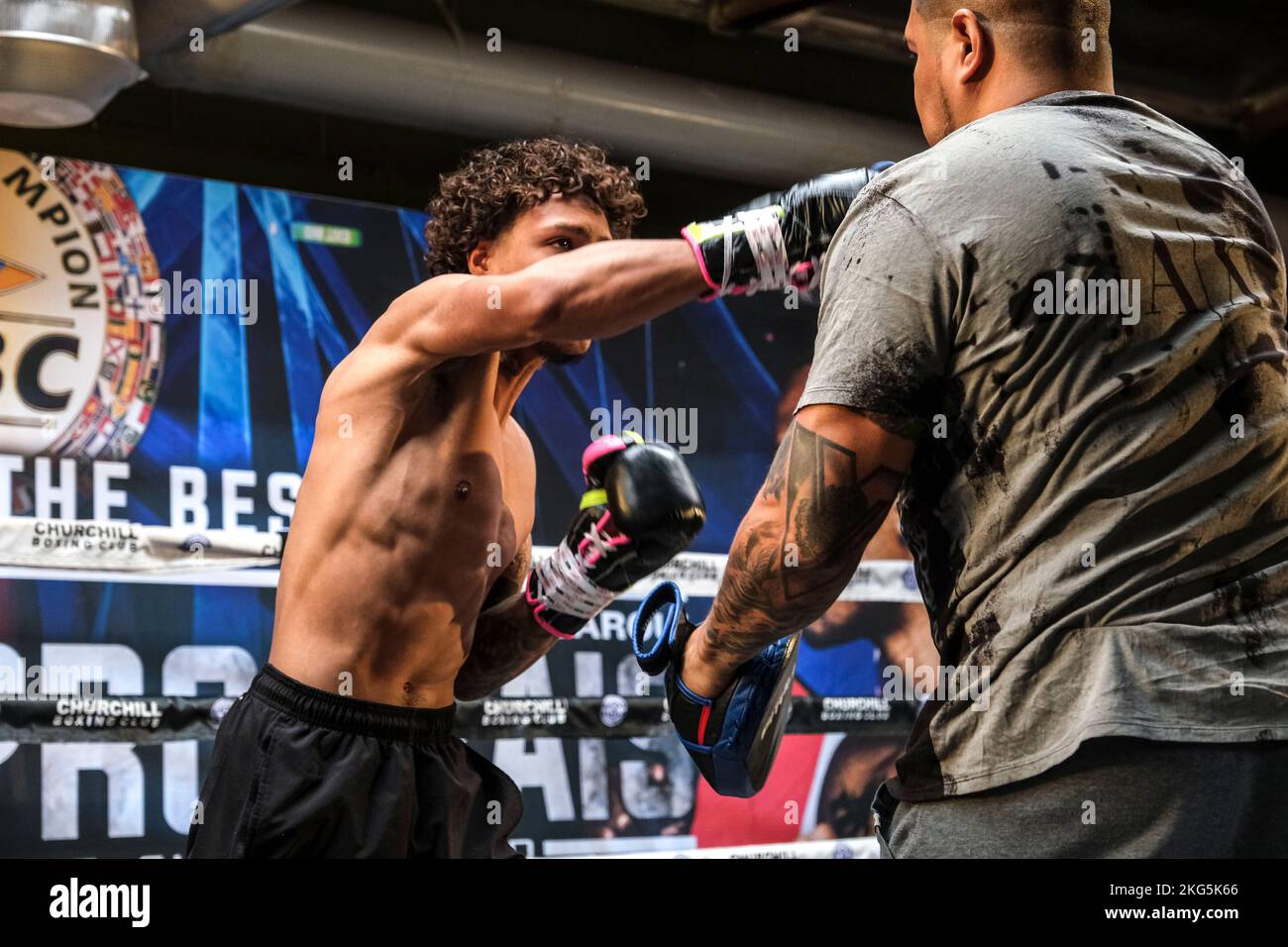 Los Angeles, CA, USA. 21st Nov, 2022. Amado Vargas works out at the ...