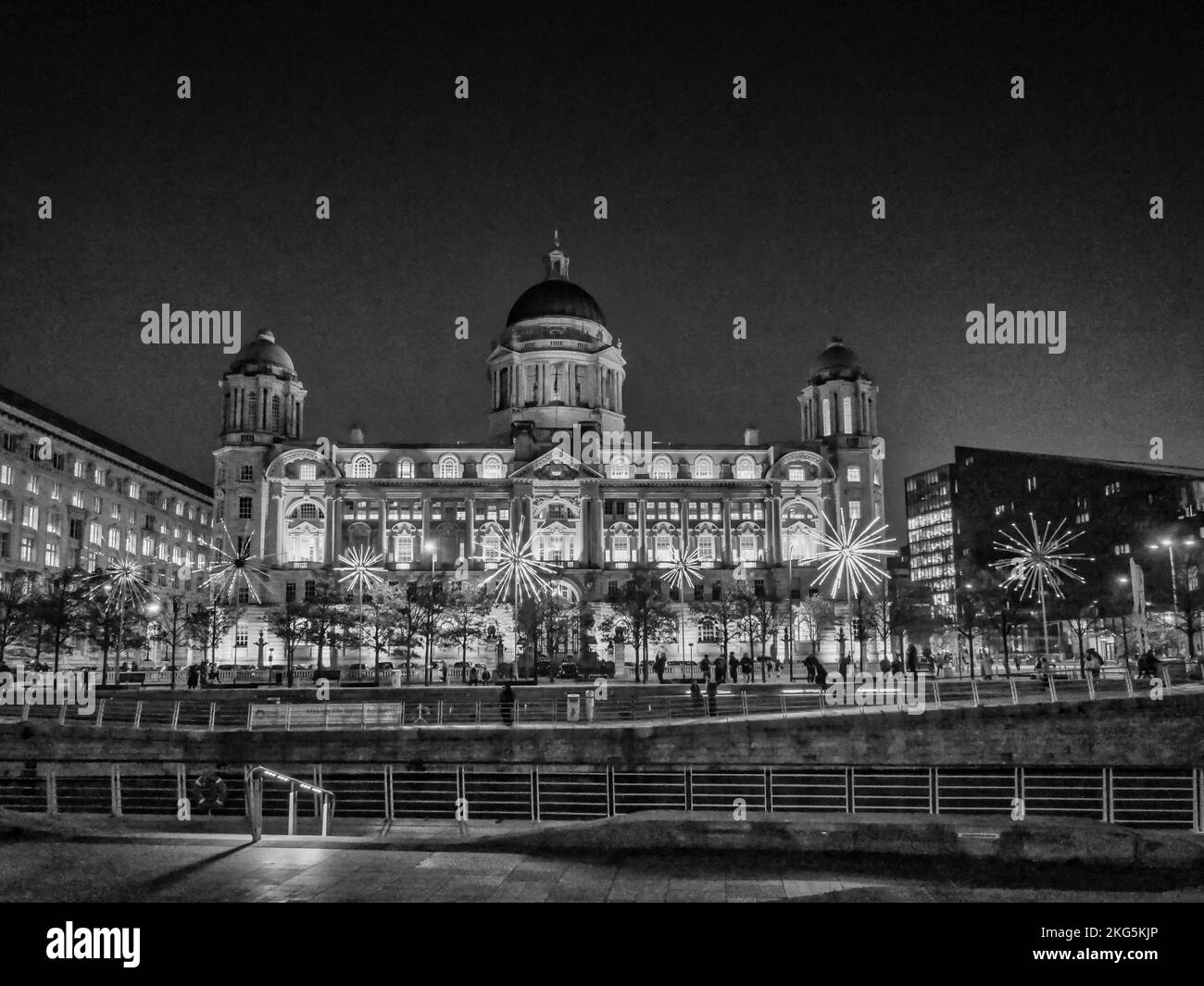 Street scenes in Liverpool from the Pier Head promenade area looking ...