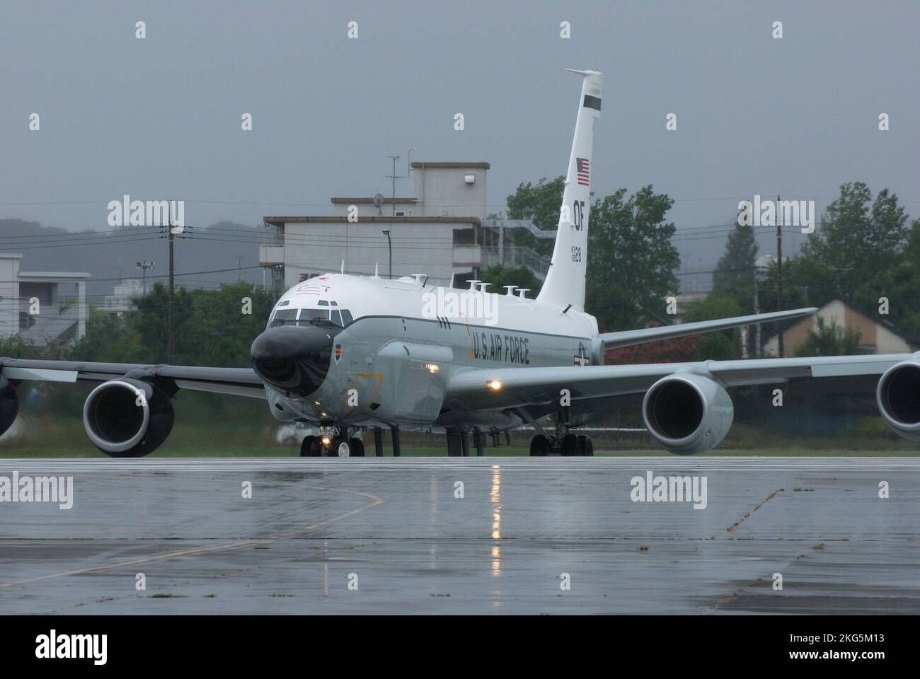 Rivet joint surveillance aircraft hi-res stock photography and images ...