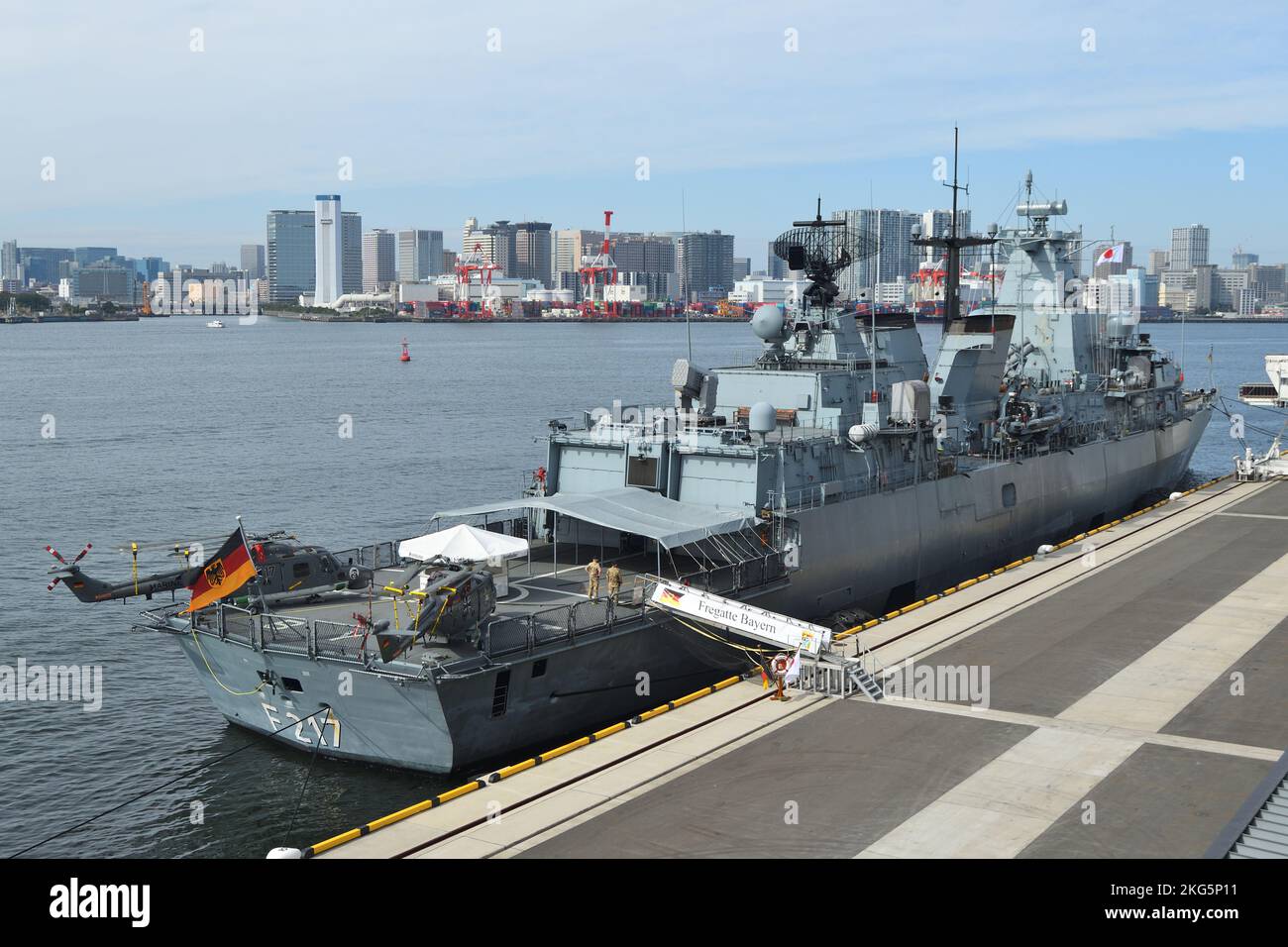 Tokyo international cruise terminal hi-res stock photography and images ...